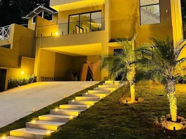 Casa para venda em Transurb de 221.05m² com 3 Quartos, 3 Suites e 4 Garagens