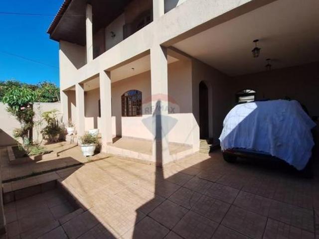 Casa para venda em Tucura de 240.00m² com 3 Quartos, 1 Suite e 3 Garagens