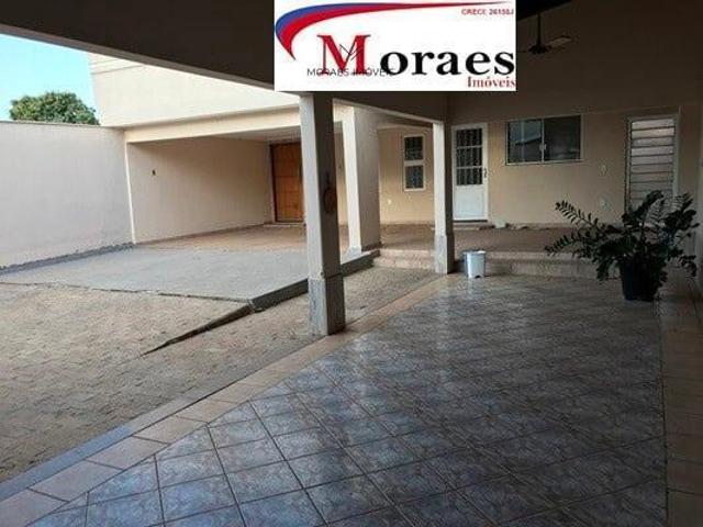 Casa para venda em Umuarama de 184.00m² com 3 Quartos, 2 Suites e 1 Garagem