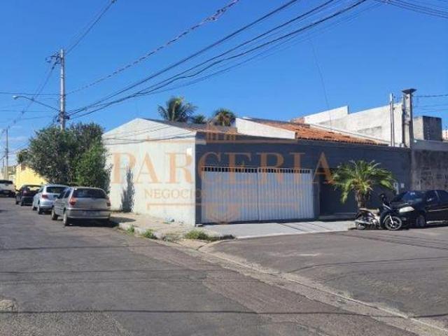 Casa para venda em Umuarama de 214.00m² com 2 Quartos, 1 Suite e 2 Garagens