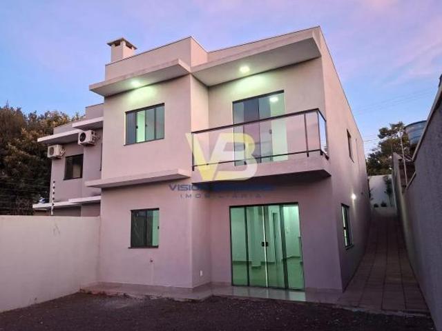 Casa para venda em Universitário de 152.00m² com 3 Quartos, 1 Suite e 2 Garagens