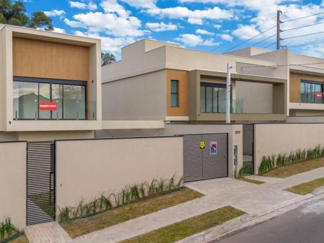 Casa para venda em Uberaba de 145.00m² com 3 Quartos, 3 Suites e 4 Garagens