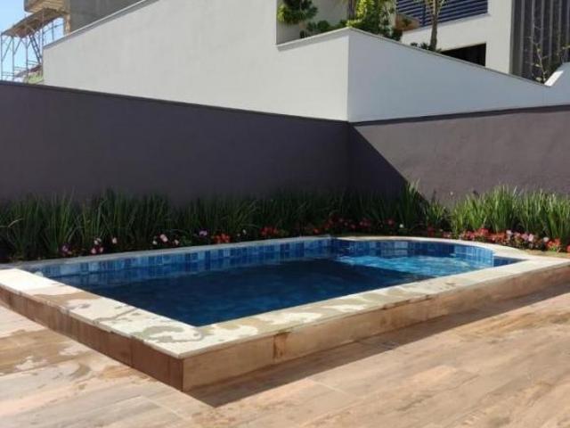 Casa para Venda em Uberlândia, Granja Marileusa, 4 dormitórios, 4 suítes, 5 banheiros, 4 vagas