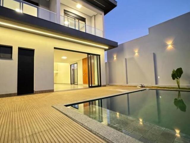 Casa para Venda em Uberlândia, Granja Marileusa, 4 dormitórios, 4 suítes, 5 banheiros, 4 vagas