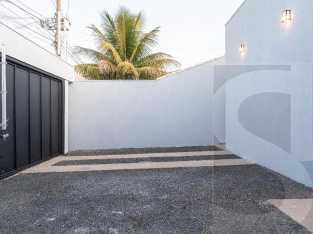 Casa para Venda em Uberlândia, Jardim Europa, 3 dormitórios, 1 suíte, 3 banheiros, 1 vaga