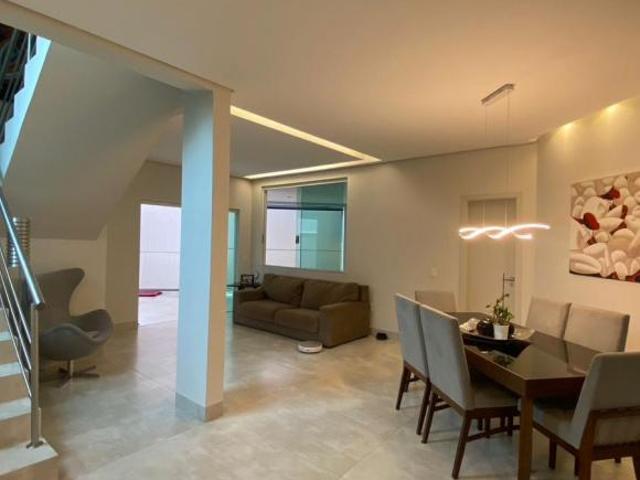 Casa para Venda em Uberlândia/MG 3 Dorm. 260 m2 Área Útil