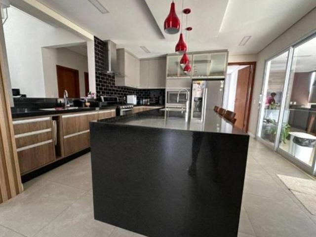Casa para venda em Vale Azul Ii de 275.00m² com 4 Quartos, 4 Suites e 4 Garagens
