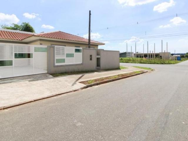 Casa para venda em Veneza de 67.00m² com 3 Quartos e 2 Garagens