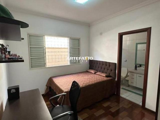 Casa para venda em Vila Totoli de 310.00m² com 4 Quartos, 2 Suites e 6 Garagens