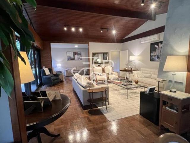 Casa para venda em Vila Tramontano de 343.00m² com 4 Quartos, 4 Suites e 2 Garagens