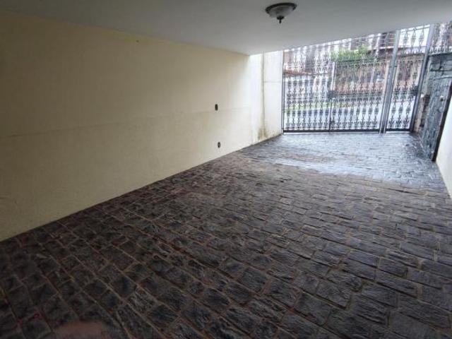 Casa para venda em Vila Trujillo de 195.00m² com 4 Quartos, 2 Suites e 2 Garagens
