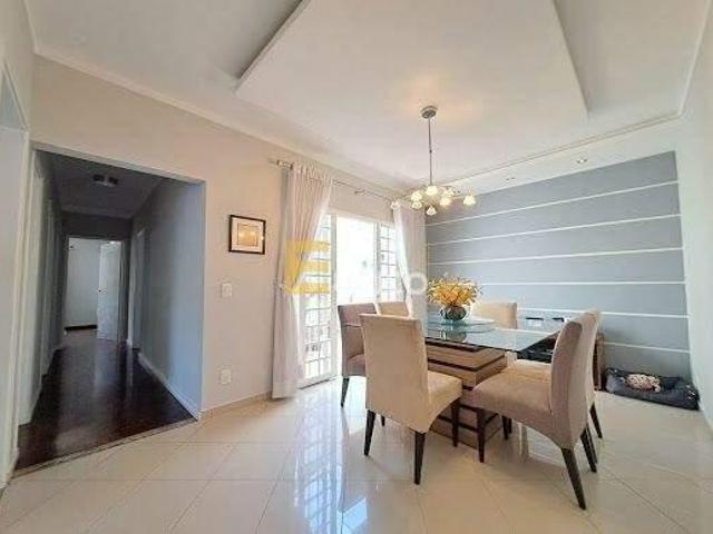 Casa para venda em Vila Trujillo de 205.00m² com 3 Quartos, 1 Suite e 3 Garagens