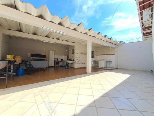 Casa para venda em Vila Trujillo de 205.00m² com 3 Quartos, 1 Suite e 3 Garagens