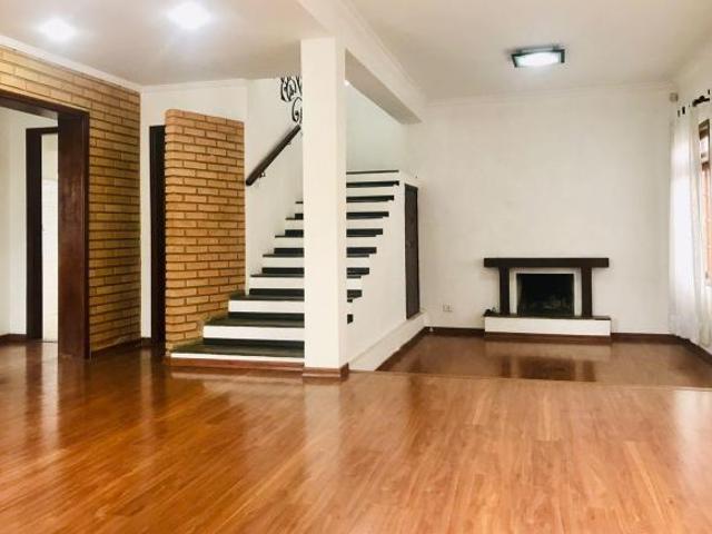 Casa para venda em Vila Trujillo de 234.00m² com 4 Quartos, 1 Suite e 5 Garagens