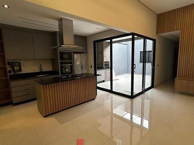 Casa para venda em Vila Verde de 154.00m² com 3 Quartos, 2 Suites e 2 Garagens