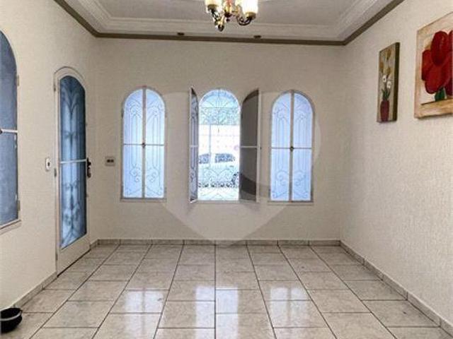 Casa para venda em Vila Vianelo de 183.00m² com 4 Quartos, 1 Suite e 2 Garagens