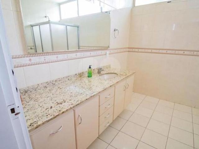 Casa para venda em Vila Vianelo de 279.00m² com 3 Quartos, 1 Suite e 4 Garagens