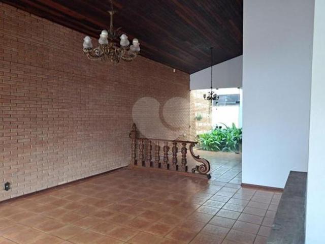 Casa para venda em Vila Vianelo de 216.00m² com 3 Quartos, 2 Suites e 2 Garagens