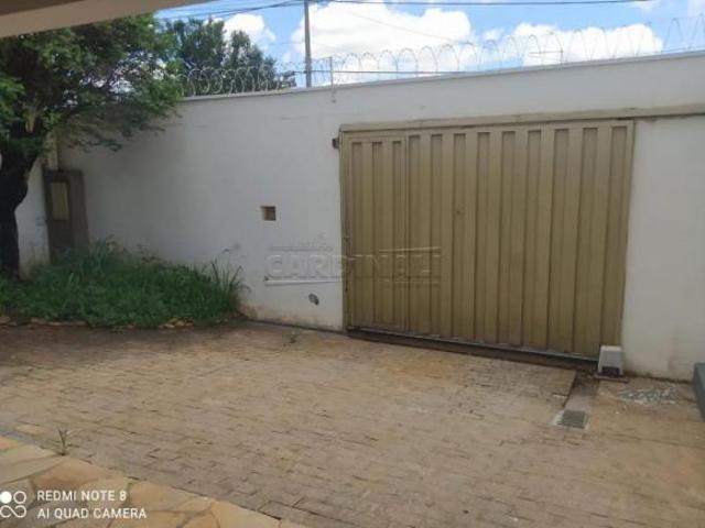 Casa para venda em Vila Xavier de 168.00m² com 3 Quartos, 1 Suite e 4 Garagens