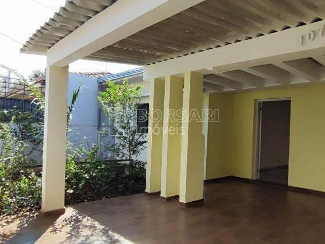 Casa para venda em Vila Xavier de 216.00m² com 2 Quartos e 3 Garagens