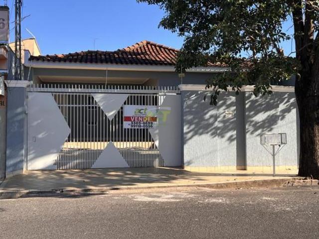 Casa para venda em Vila Xavier de 217.00m² com 3 Quartos, 1 Suite e 3 Garagens