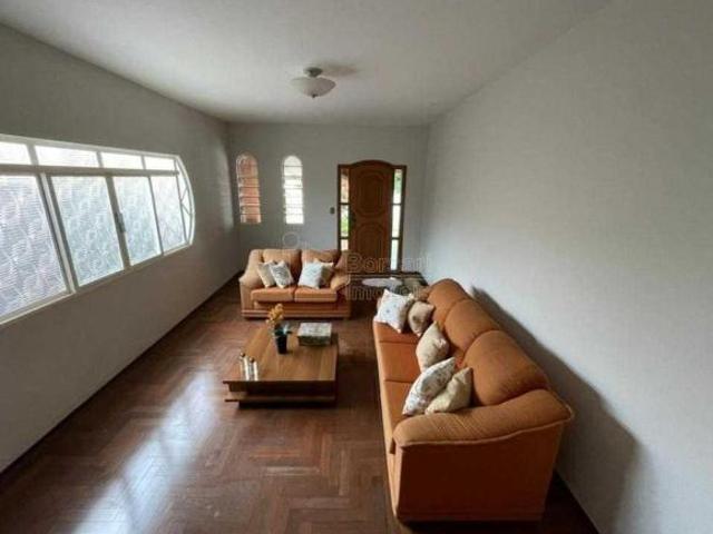 Casa para venda em Vila Xavier de 210.00m² com 3 Quartos, 1 Suite e 4 Garagens