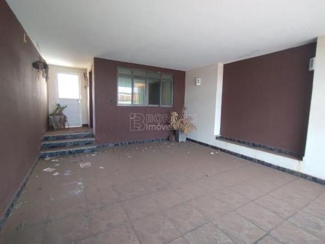 Casa para venda em Vila Xavier de 220.00m² com 4 Quartos e 1 Suite
