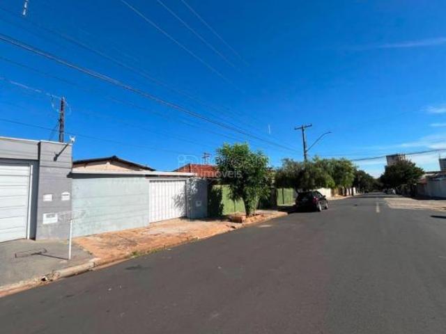 Casa para venda em Vila Xavier de 235.00m² com 2 Quartos, 2 Suites e 3 Garagens