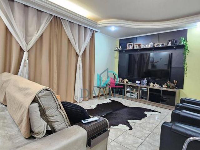 Casa para venda em Vila Xavier de 239.00m² com 3 Quartos, 1 Suite e 2 Garagens