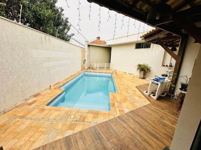 Casa para venda em Vila Xavier de 271.00m² com 3 Quartos, 1 Suite e 6 Garagens