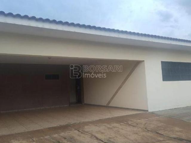 Casa para venda em Vila Xavier de 331.00m² com 5 Quartos, 1 Suite e 4 Garagens