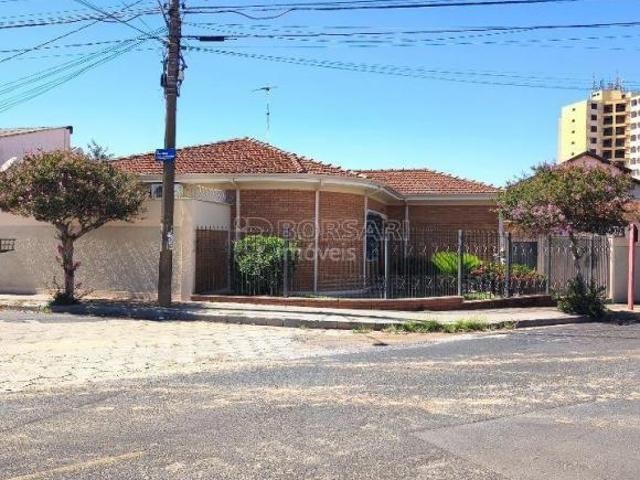 Casa para venda em Vila Xavier de 208.00m² com 3 Quartos, 2 Suites e 2 Garagens