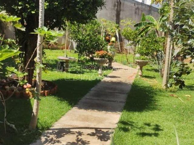 Casa para venda em Vila Xavier vila Xavier de 218.00m² com 3 Quartos, 1 Suite e 3 Garagens