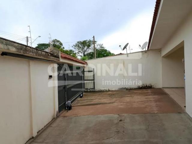 Casa para venda em Vila Xavier vila Xavier de 331.00m² com 6 Quartos, 2 Suites e 9 Garagens