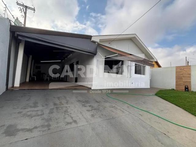 Casa para venda em Vila Yamada de 191.00m² com 3 Quartos, 1 Suite e 5 Garagens
