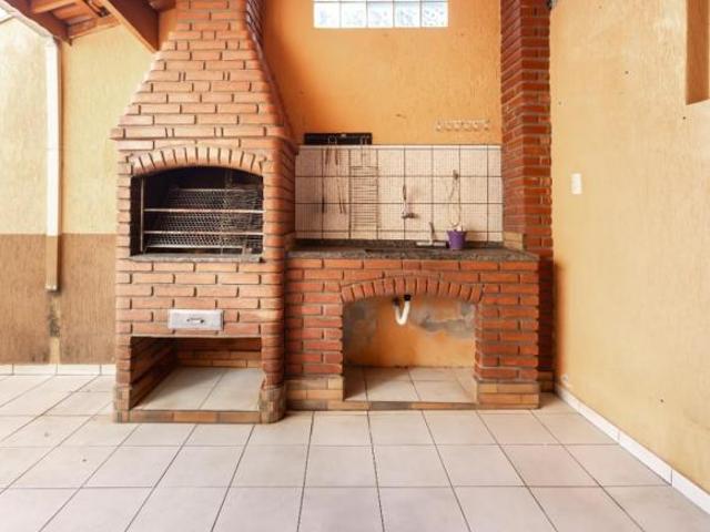 Casa para venda em Vila Zat com 4 quartos, sendo 1 suíte, 314m²