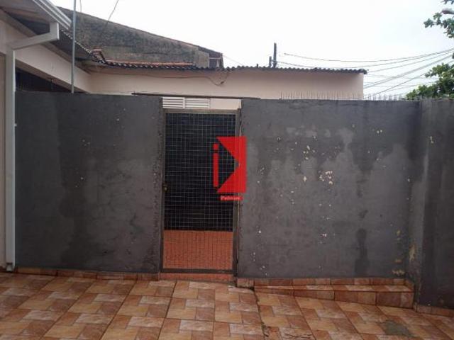 Casa para venda em Vila Assis de 166.00m² com 3 Quartos, 1 Suite e 3 Garagens
