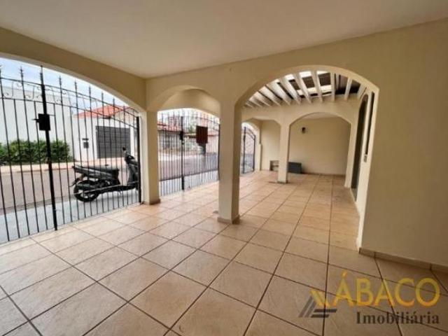 Casa para venda em Vila Arnaldo de 200.00m² com 4 Quartos, 3 Suites e 3 Garagens
