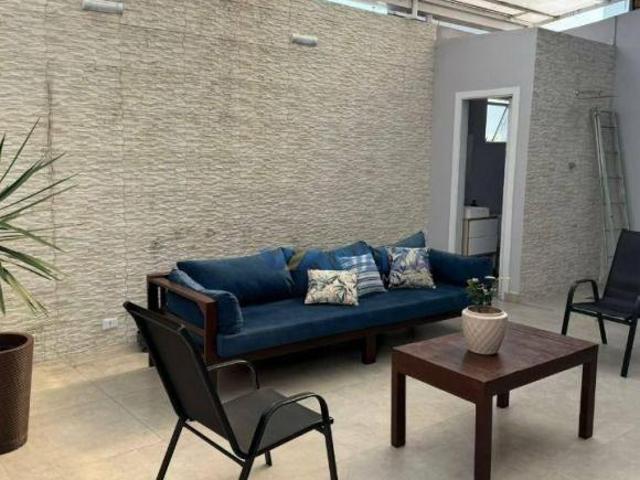 Casa para venda em Vila Augusta de 160.00m² com 3 Quartos, 1 Suite e 6 Garagens