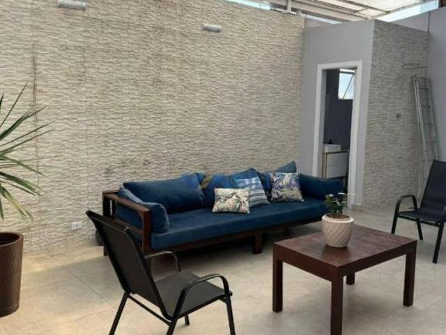 Casa para venda em Vila Augusta de 160.00m² com 3 Quartos, 1 Suite e 6 Garagens