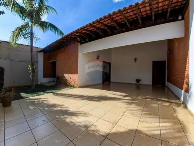 Casa para venda em Vila Bela Vista de 242.00m² com 3 Quartos, 1 Suite e 4 Garagens
