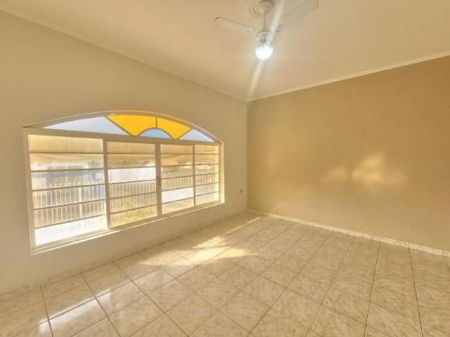 Casa para venda em Vila Bianchi de 152.00m² com 3 Quartos, 1 Suite e 3 Garagens