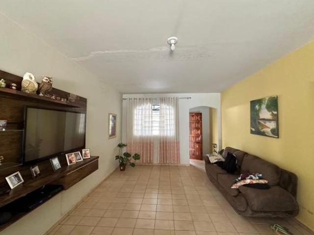 Casa para venda em Vila Bianchi de 201.00m² com 3 Quartos, 1 Suite e 2 Garagens
