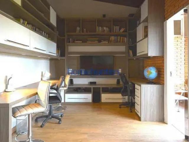 Casa para venda em Vila Brandina de 392.00m² com 5 Quartos, 2 Suites e 3 Garagens