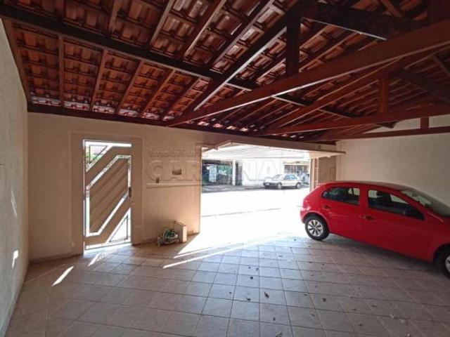 Casa para venda em Vila Brasília de 218.00m² com 3 Quartos, 1 Suite e 6 Garagens