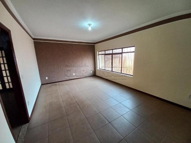 Casa para venda em Vila Brasília em São Carlos São Paulo de 175.00m² com 3 Quartos, 1 Suíte e 4 Garagens
