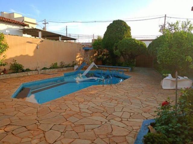 Casa para venda em Vila Carolina de 310.00m² com 4 Quartos, 1 Suite e 3 Garagens