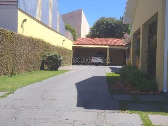 Casa para venda em Vila Cerqueira de 323.00m² com 3 Quartos, 1 Suite e 11 Garagens