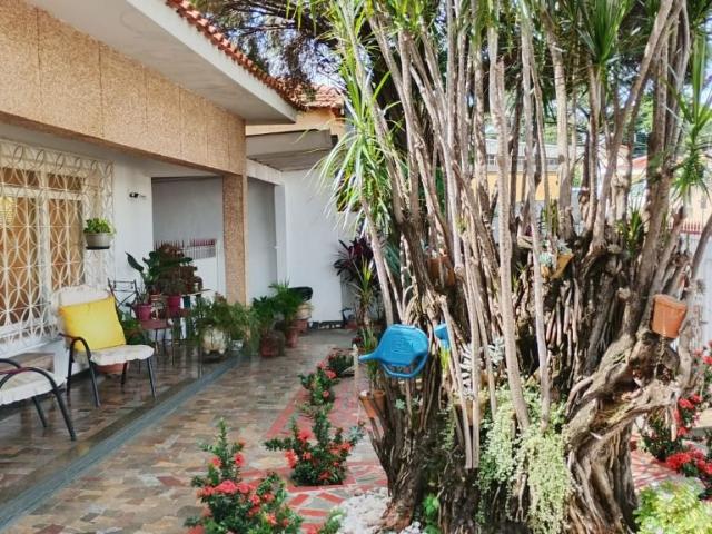 Casa para venda em Vila Cordenonsi em Americana São Paulo de 150.00m² com 3 Quartos, 1 Suíte e 4 Garagens