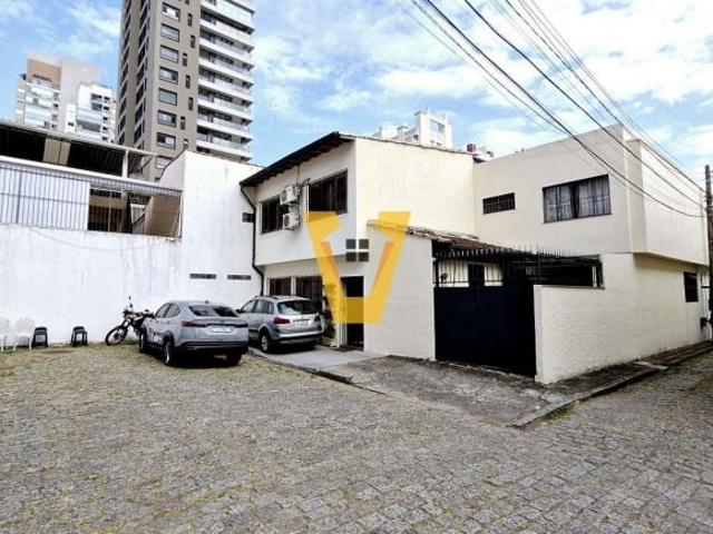 Casa para venda em Vila Cordeiro com 3 quartos, sendo 1 suíte, 215m²